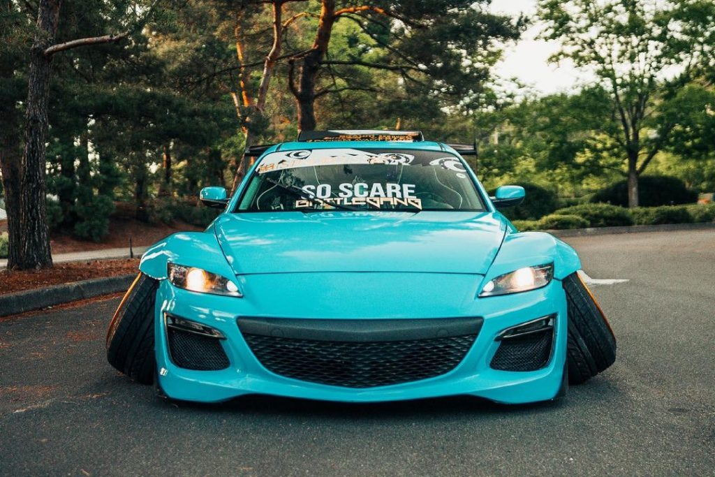 Blue, Camber-Crazy Mazda RX-8 Failing to Climb Onto a Trailer Is Driving People Nuts