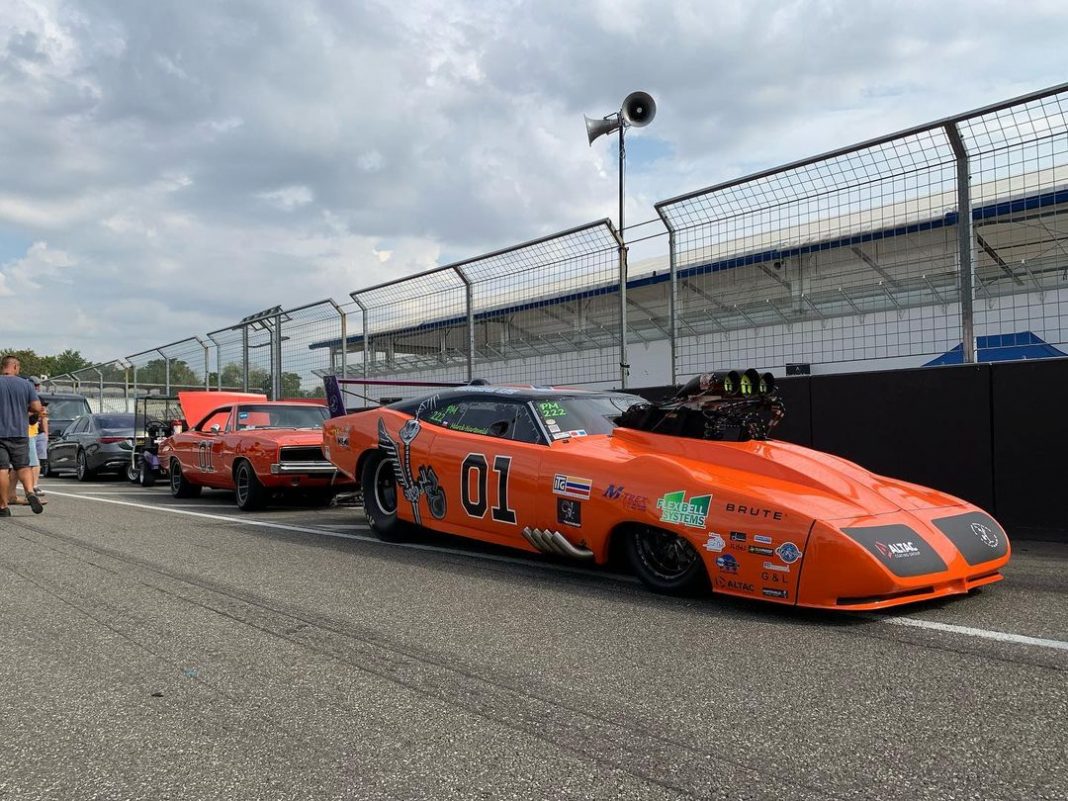 3,000 HP General Lee Plymouth Superbird Drag Racer Burns Methanol With ...