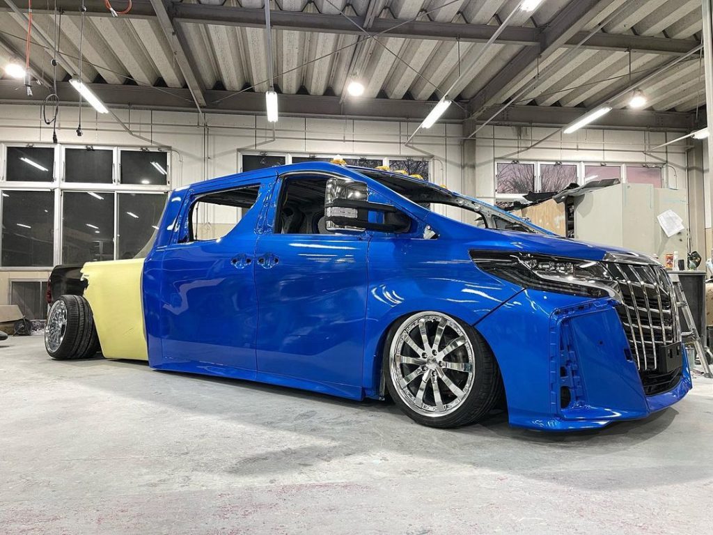 This Toyota Dually Truck Is a Transformed Alphard Minivan Debuting at ...