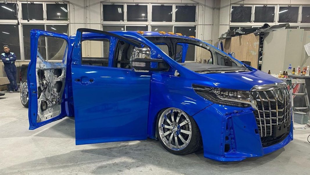 This Toyota Dually Truck Is a Transformed Alphard Minivan Debuting at ...