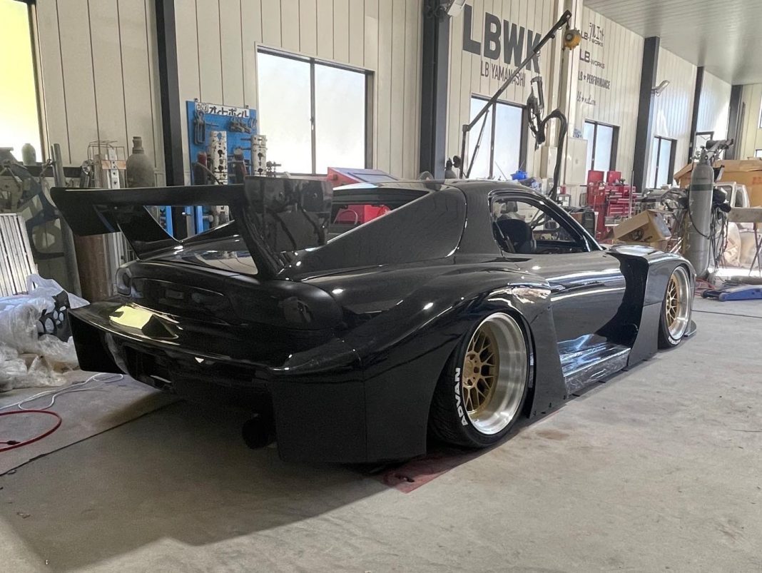 Liberty Walk Mazda RX-7 FD Silhouette Body Kit Is the JDM Slantnose ...