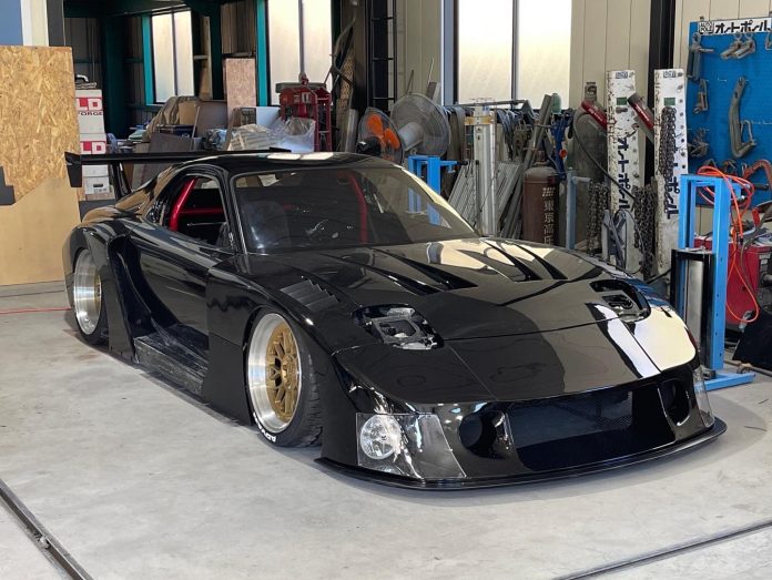 Liberty Walk Mazda RX-7 FD Silhouette Body Kit Is the JDM Slantnose "Moby Dick"