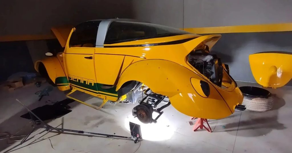 VW Beetle Has Folding Porsche 911 Targa Top and "Senna" RWB Widebody ...