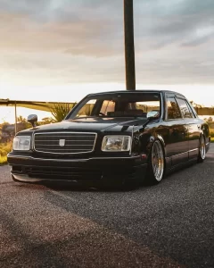 Slammed Toyota Century V12 With Full Body Kit Is VIP Tuning Done Right