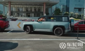Watch BYD's Yangwang U8 Electric SUV Master Sliding Parallel Parking